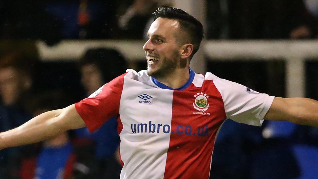 Linfield leave it late to see off Swifts in last four - BBC Sport