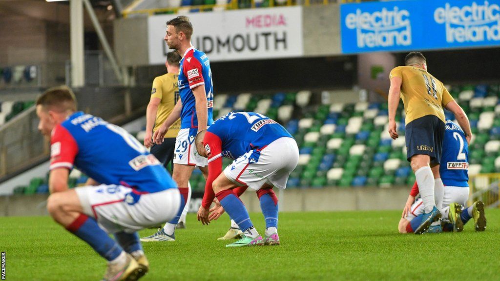 Irish Premiership: Larne net late winner as Linfield held at Windsor ...