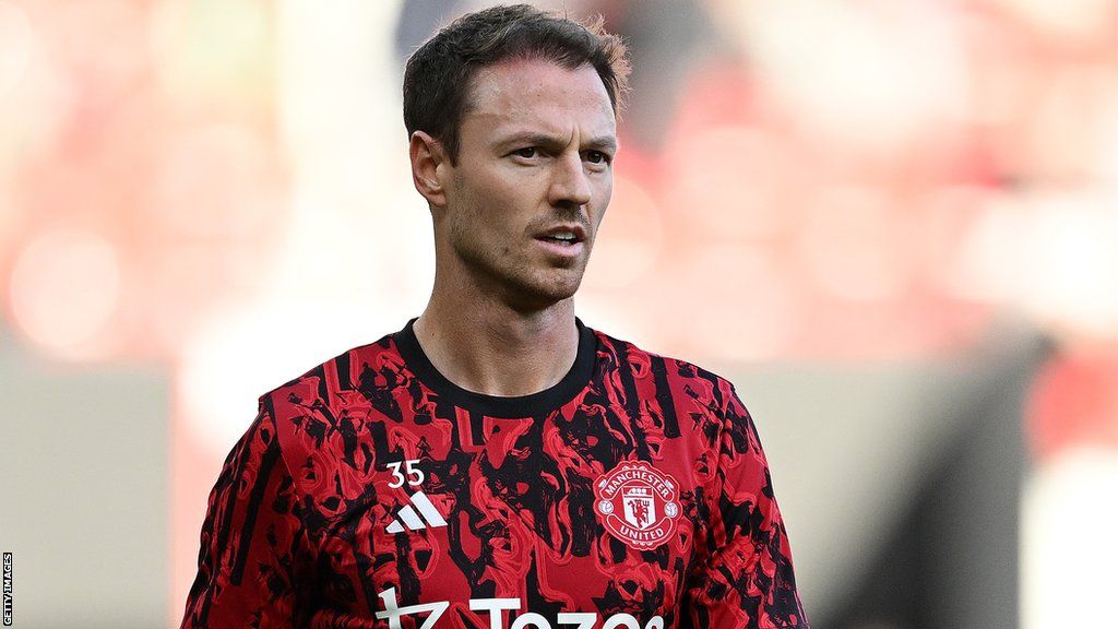 Jonny Evans: Manchester United defender set to miss Northern Ireland qualifiers - BBC Sport