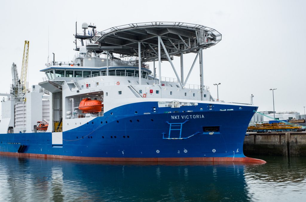 First subsea cable laid in £1.1bn Caithness-Moray project - BBC News