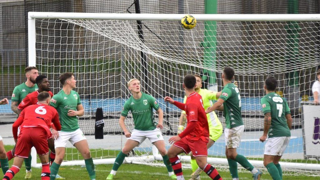 Guernsey FC suffer 6-0 Walton and Hersham defeat - BBC Sport