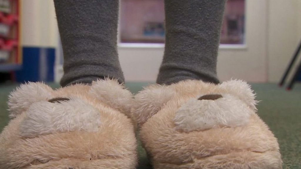 The schools swapping shoes for slippers - BBC Newsround