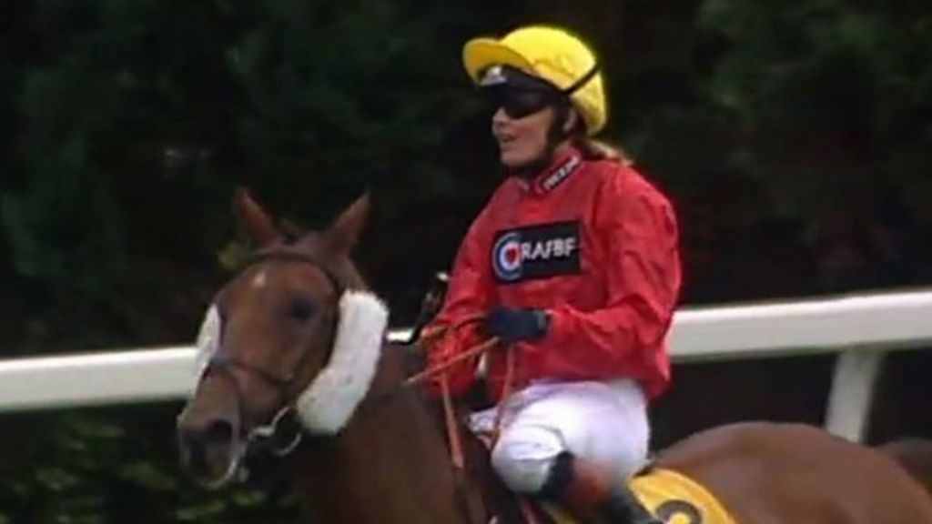 Victoria Pendleton second on competitive horse racing debut - BBC Sport