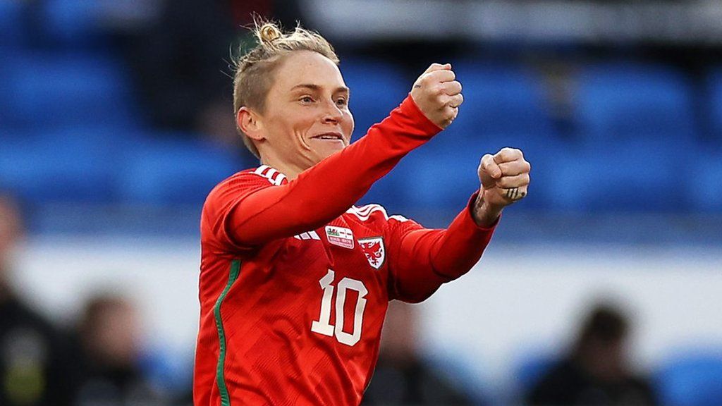 Jess Fishlock 'will get off the flight with her Wales shirt on' for USA ...