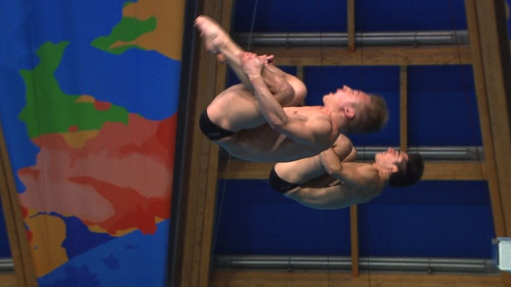 Diving: Britain win synchronised springboard bronze medal - BBC Newsround