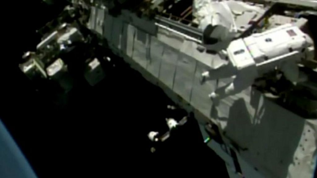 Tim Peake's spacewalk: The highlights - BBC Newsround