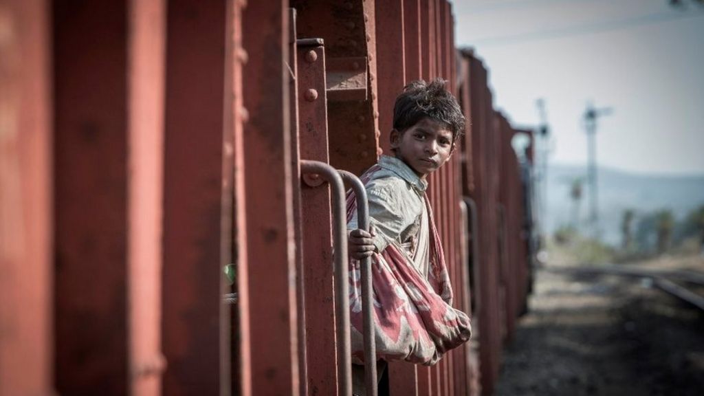 Saroo Brierley: The real-life search behind the film Lion - BBC News