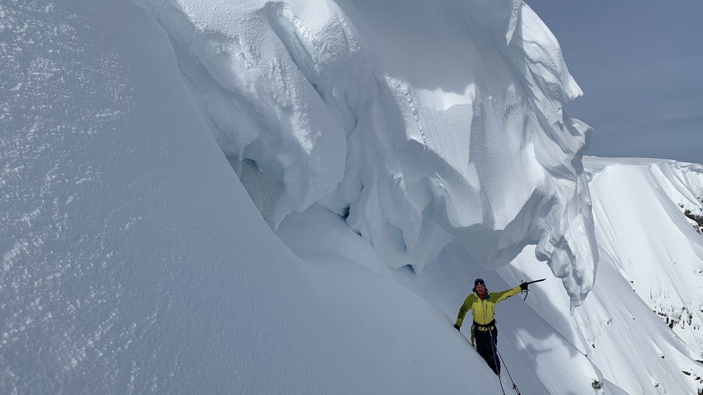 Huge snow ledge on Aonach Mor melts in warm weather - BBC News