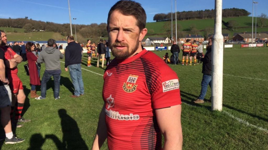 Rugby star Shane Williams' image used by 'substandard' builder - BBC News