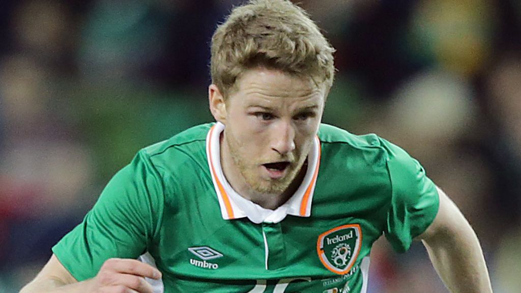 Euro 2016: Eunan O'Kane waits for news on Republic squad - BBC Sport