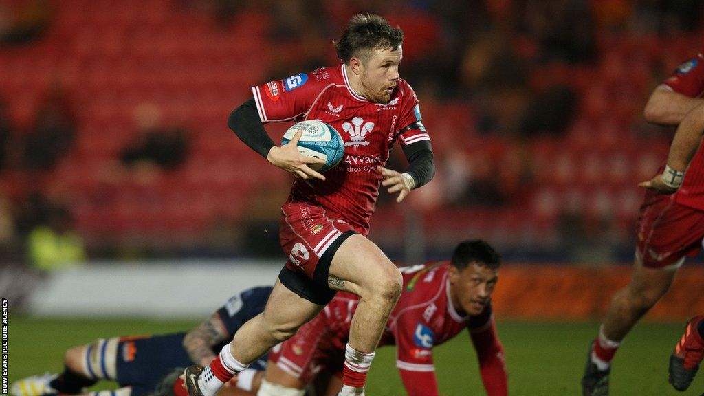 United Rugby Championship: Scarlets 42-14 Edinburgh - hosts score six ...
