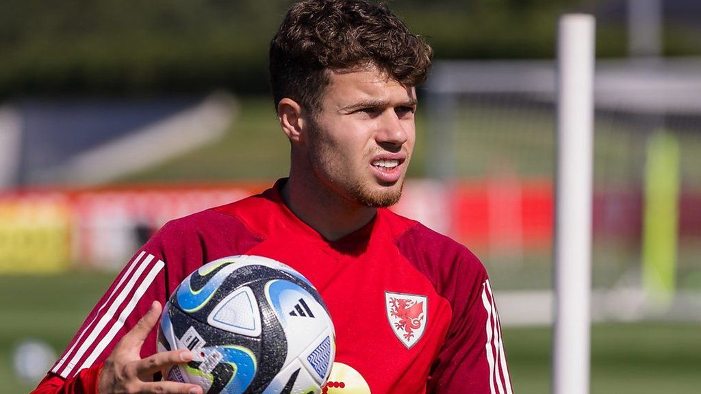 Neco Williams: Critics 'don’t know what’s going on inside' Wales squad ...