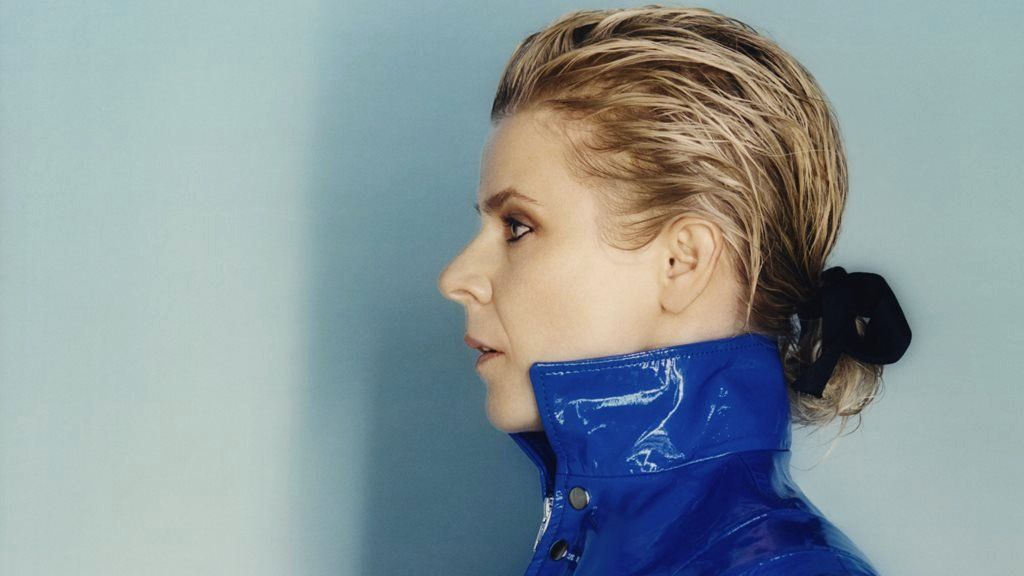 Robyn: 'I didn't want to be a role model' - BBC News