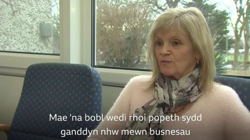 Tony ac Aloma yn gorfod ailfeddwl cynlluniau gwesty newydd - BBC Cymru Fyw
