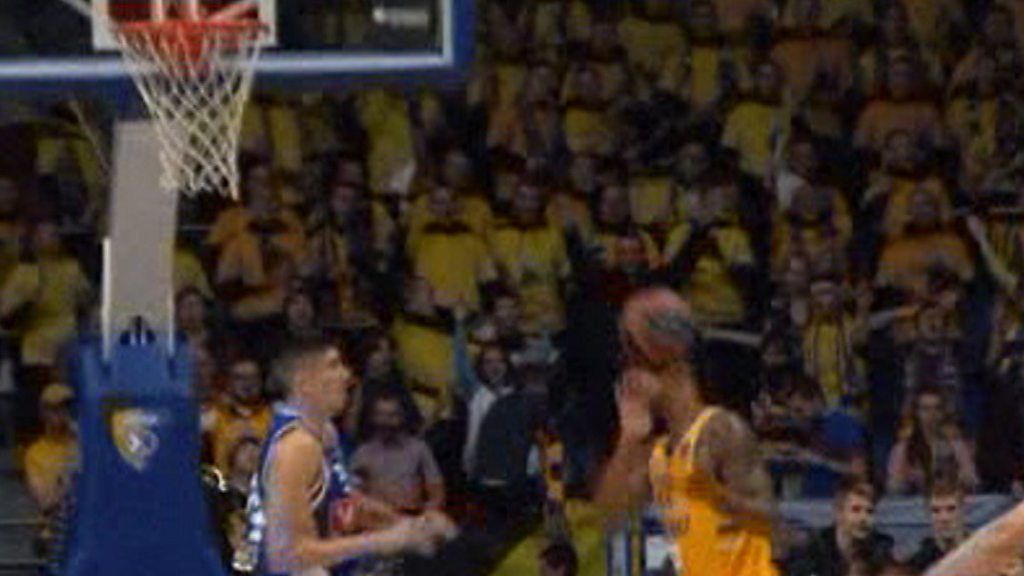 Basketball player in EuroLeague scores with his head! - BBC Sport