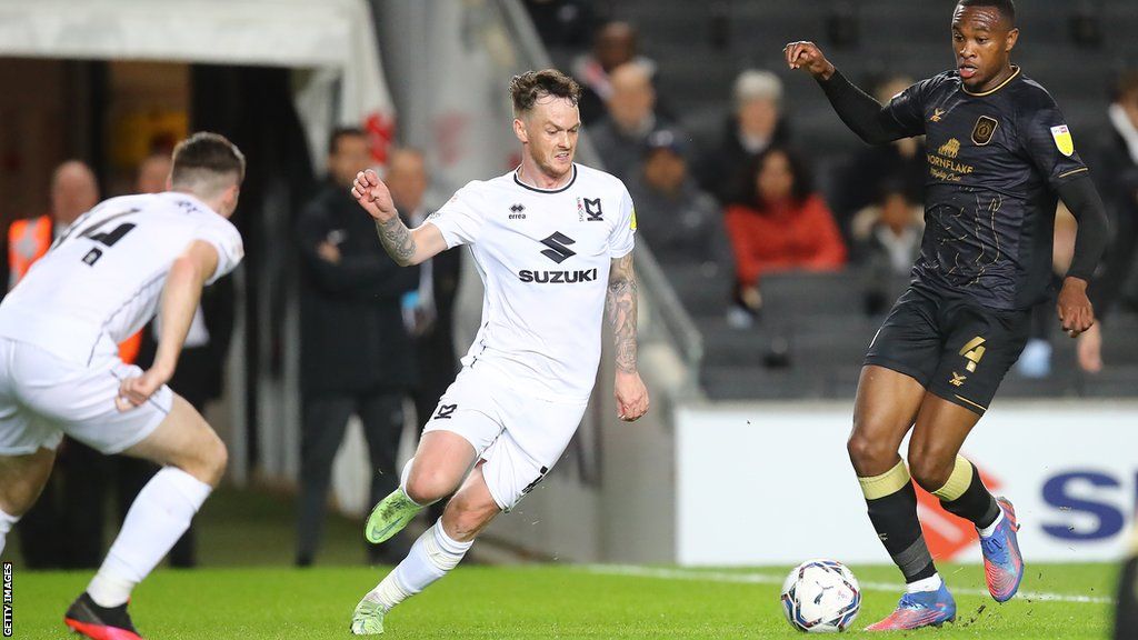 Josh McEachran: Oxford United sign MK Dons midfielder on free - BBC Sport