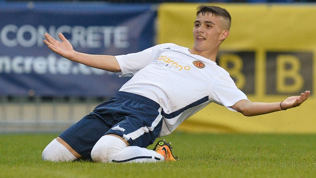 Super Cup NI: County Londonderry stun Manchester United - BBC Sport