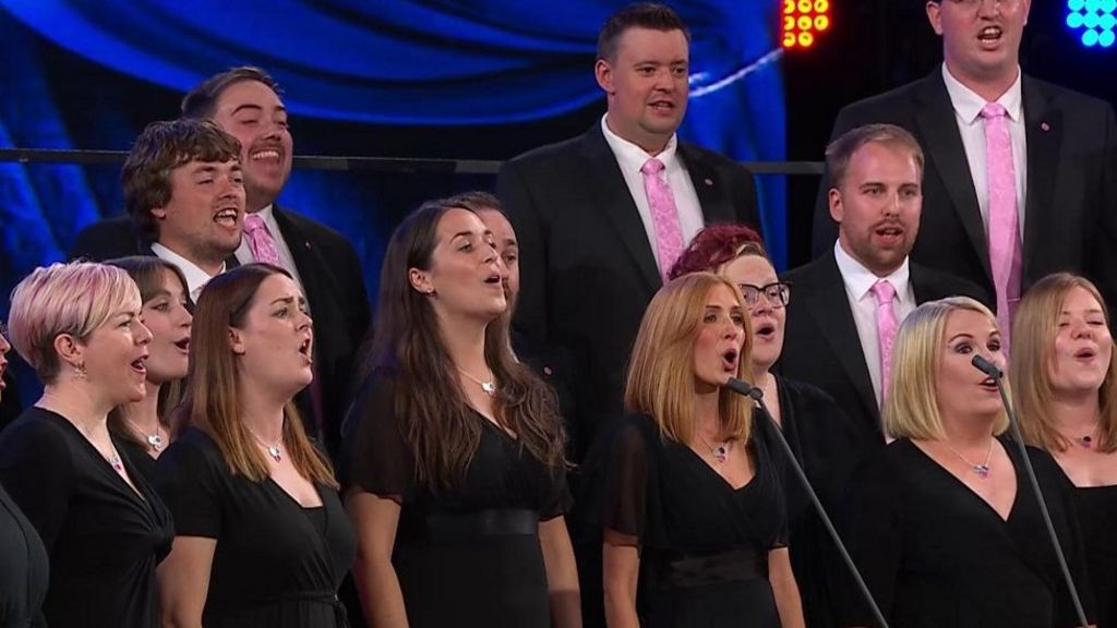 Côr Cymysg heb fod yn llai nag 20 mewn nifer (18) - BBC Cymru Fyw