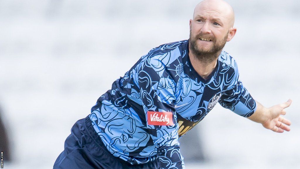 Adam Lyth: Yorkshire batter has bowling suspension lifted - BBC Sport