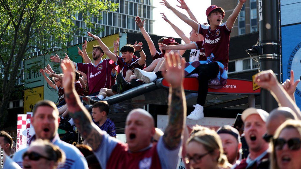 West Ham trophy parade: Thousands gather to celebrate Europa Conference ...