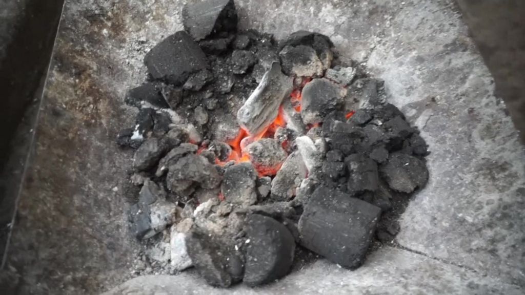 Poo used to power homes in Africa - BBC Newsround