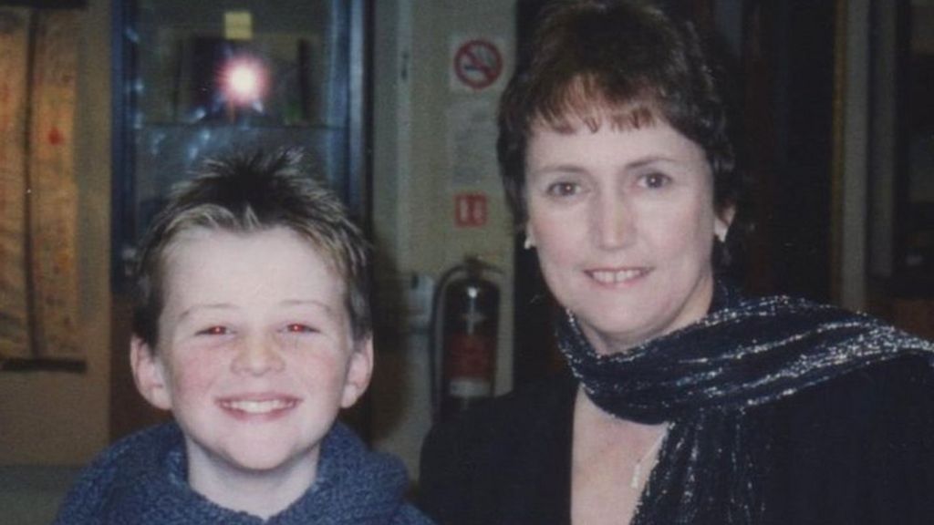 Leah Owen 'fel ail fam i mi a channoedd o blant eraill' - BBC Cymru Fyw