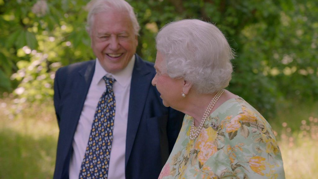 Shaggy and Kylie help the Queen celebrate 92nd birthday - BBC News