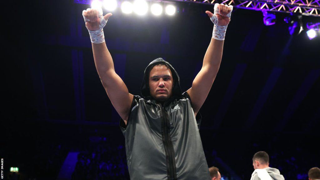 Moses Itauma: 35-second knockout for British heavyweight in second pro ...