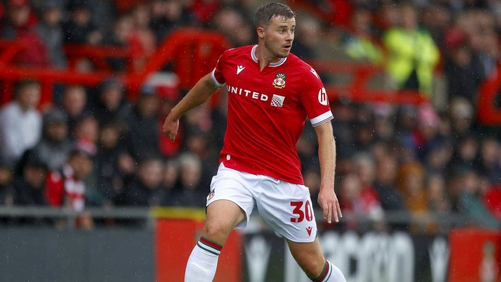 James Jones: Wrexham midfielder signs new contract - BBC Sport