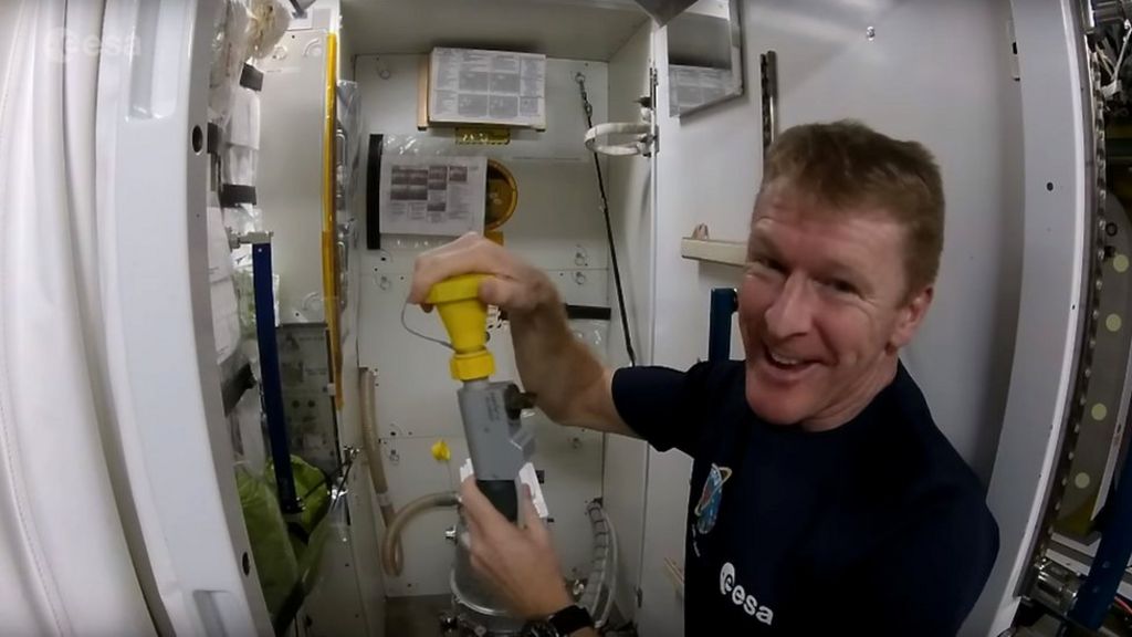 Tim Peake: How to use the loo in space - BBC Newsround