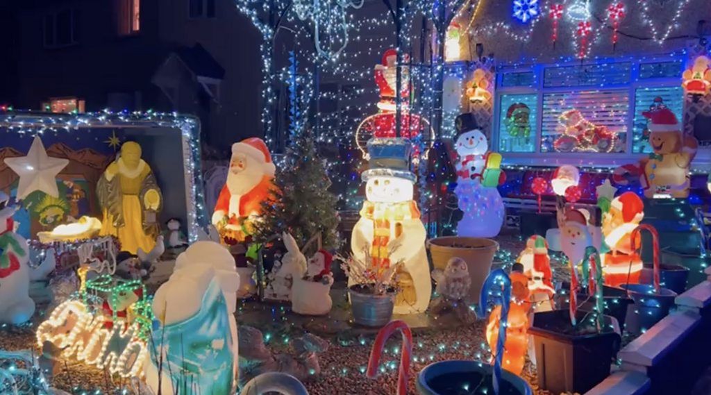 Ble mae'r goleuadau Nadolig gorau yng Nghymru? - BBC Cymru Fyw