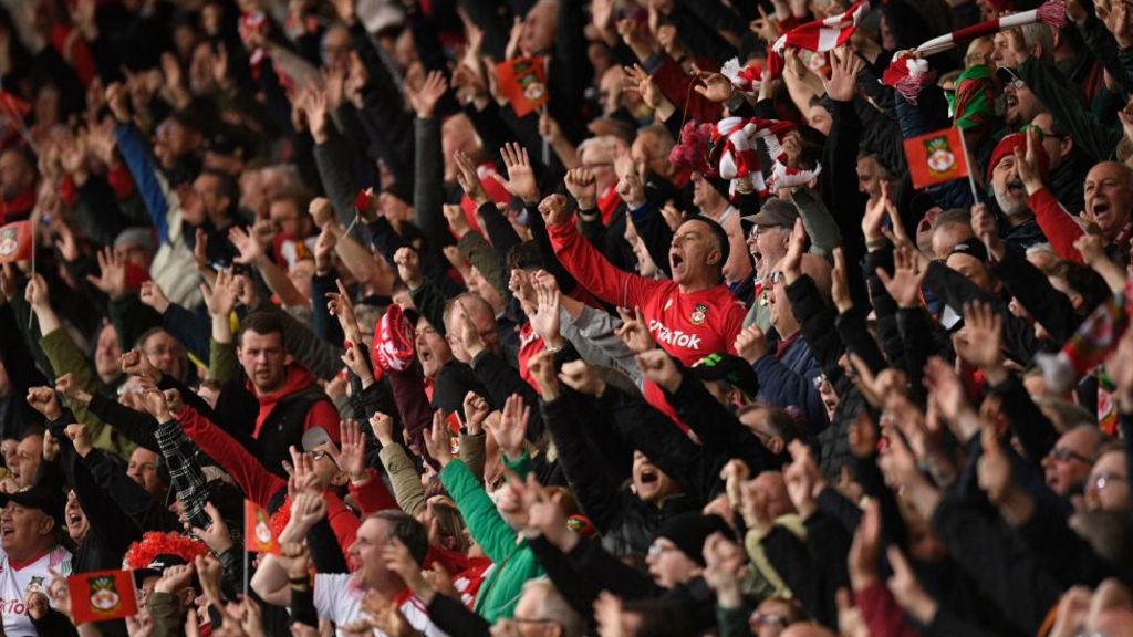 Wrecsam: 'Anhygoel, bendigedig, come on the town!' - BBC Cymru Fyw