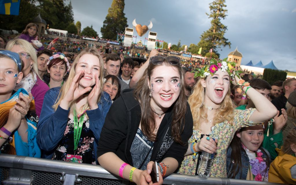 Police praise behaviour of Belladrum crowd - BBC News