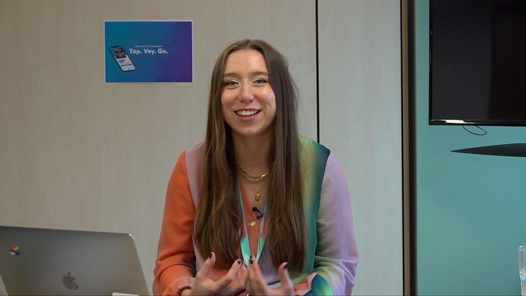 Reading Museum searches for 1960s tech firm workers - BBC News