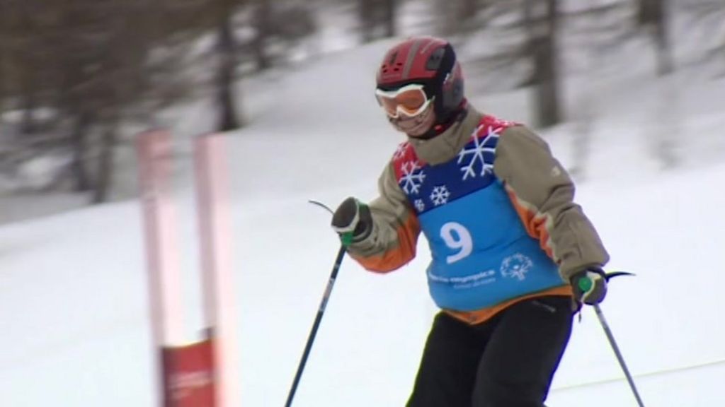 Kent skiers hit slopes for Special Olympics GB championships - BBC Sport