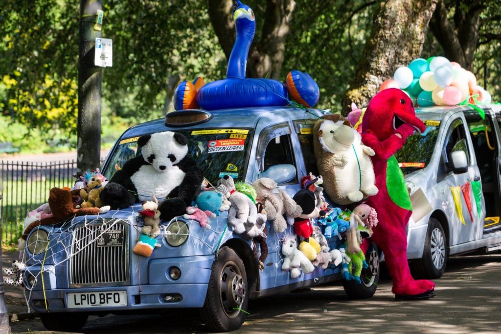 Kids' Glasgow and Edinburgh taxi days out for children return - BBC News