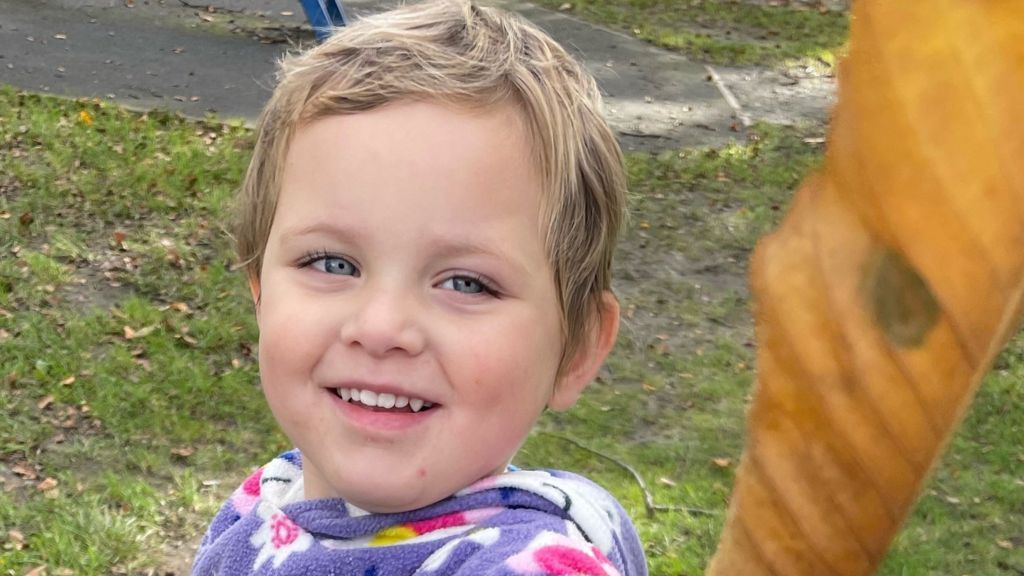 Nicky John: 'Cefnogaeth y byd pêl-droed wedi'n helpu' - BBC Cymru Fyw