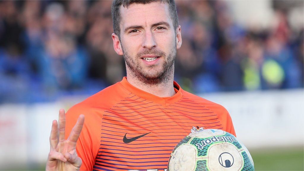 Murray hat-trick in Glenavon win at Coleraine - BBC Sport