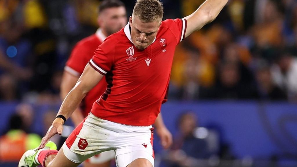Rugby World Cup: Fly-half Gareth Anscombe inspires Wales win - BBC Sport