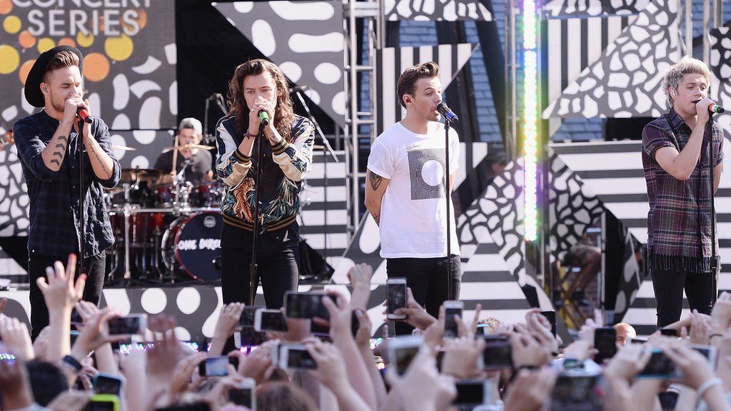 One Direction's final performance before big break - BBC Newsround