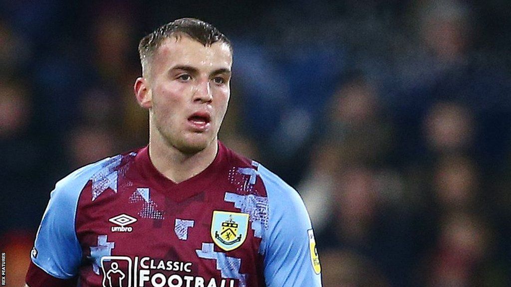 Jordan Beyer: Burnley sign Borussia Monchengladbach defender on ...