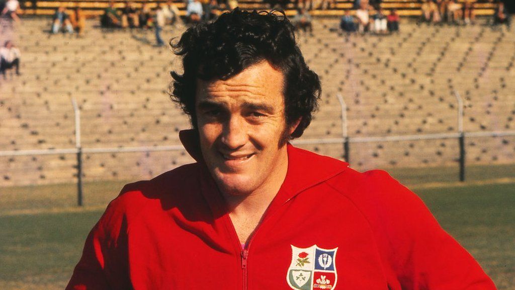 Phil Bennett: 'A great little man and wonderful rugby player' - BBC Sport