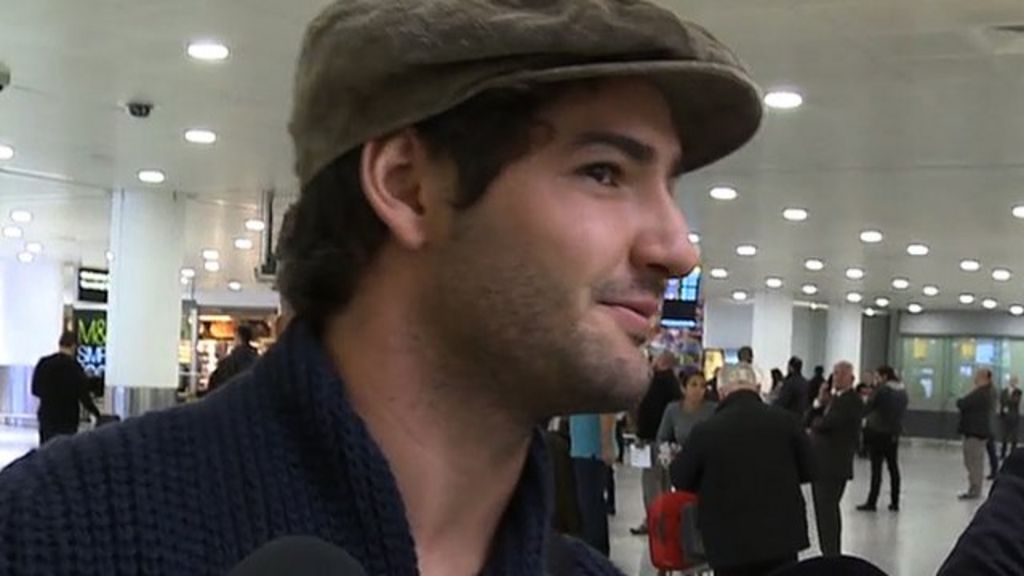 Alexandre Pato arrives in London to sign for Chelsea - BBC Sport