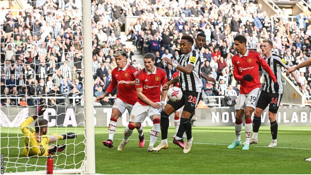 Newcastle United 2 0 Manchester United Magpies Up To Third In Premier
