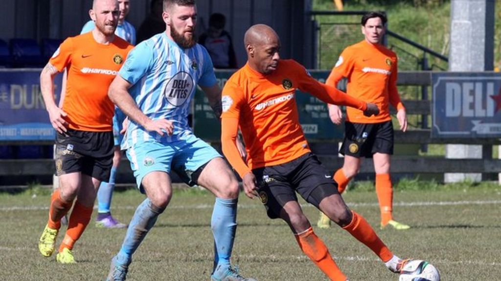 Warrenpoint Town fight back to draw with Carrick Rangers - BBC Sport
