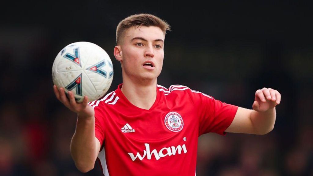 Dundee sign Astley from Everton for undisclosed fee - BBC Sport