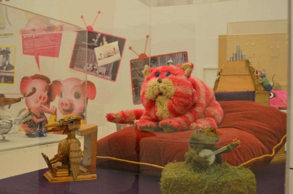 Hereford crochet lover celebrates 50 years of Bagpuss - BBC News