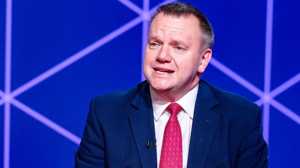 Llafur yn beio'r Ceidwadwyr am fethiannau GIG Cymru - BBC Cymru Fyw