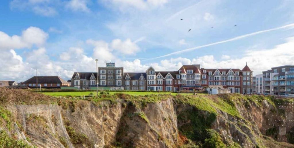Council considers judicial review over Newquay seafront plans - BBC News