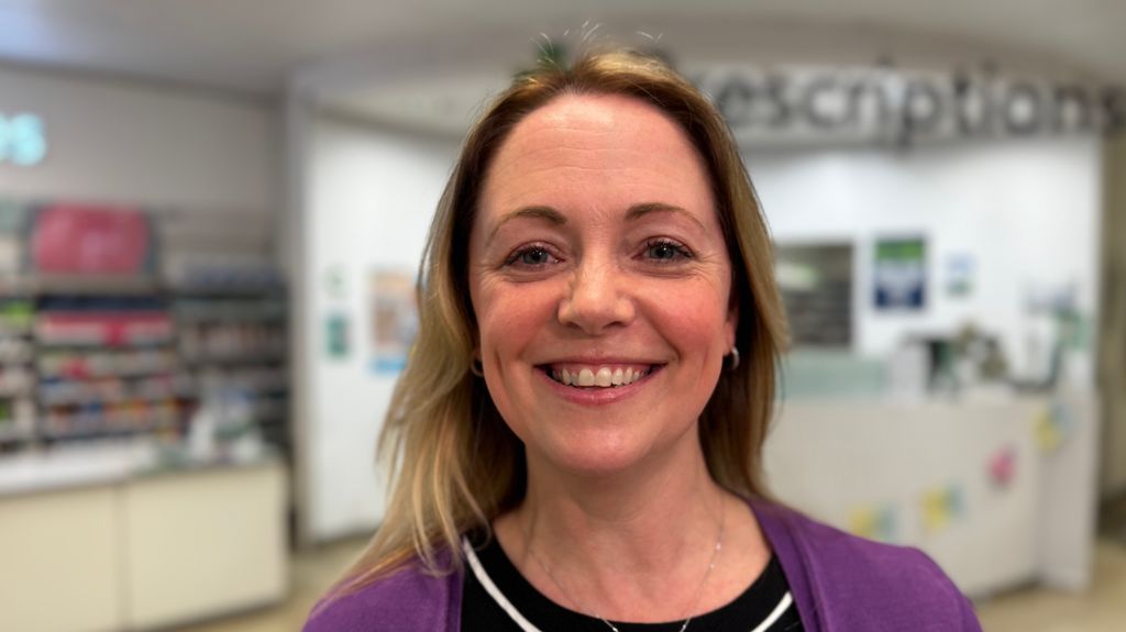 North East patients offered new Covid-19 booster jabs - BBC News